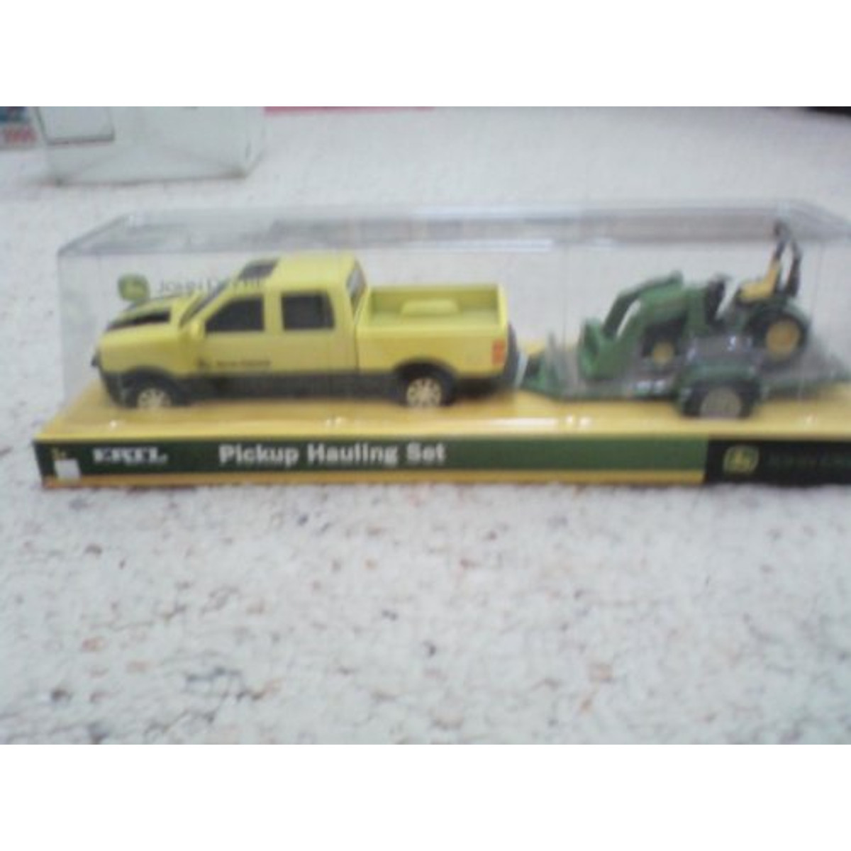 TOMY John Deere Big Farm Pick Up Set, Style May Vary