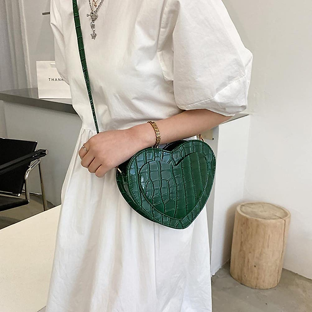 BESTOYARD Women Crossbody Bag PU Vintage Crocodile Skin Heart Shape Shoulder Bag Crossbody Summer Bag for Girls Student