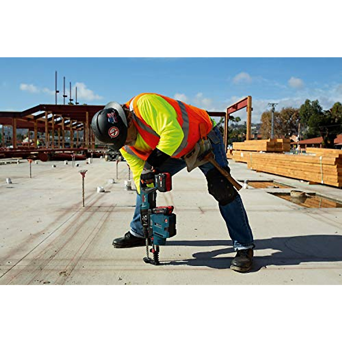 BOSCH GBH18V-26DK26GDE 18V EC Brushless SDS-plus Bulldog 1 In. Rotary Hammer Kit with Mobile Dust Extractor and (2) CORE18V Batteries