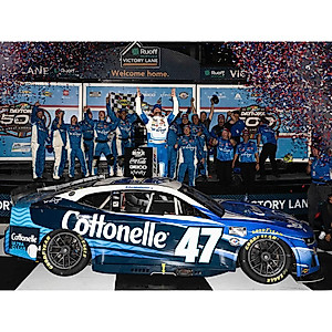 Lionel Racing Ricky Stenhouse Jr 2023 Daytona 500 Raced Version Diecast Car 1:64 Scale