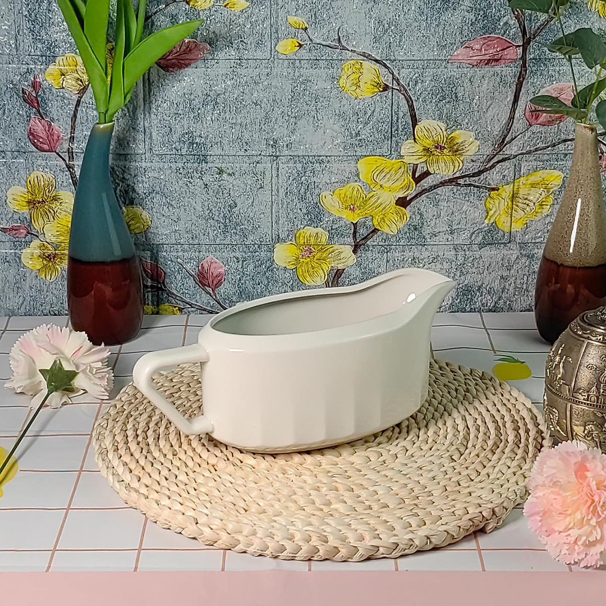 Cobata 24oz Large Capacity Gravy Boat - Upgrade Premium White Sauce Boat - Elegant Pouring Spout - Perfect for Serving Gravy, Sauces, Dressings - Dishwasher Safe