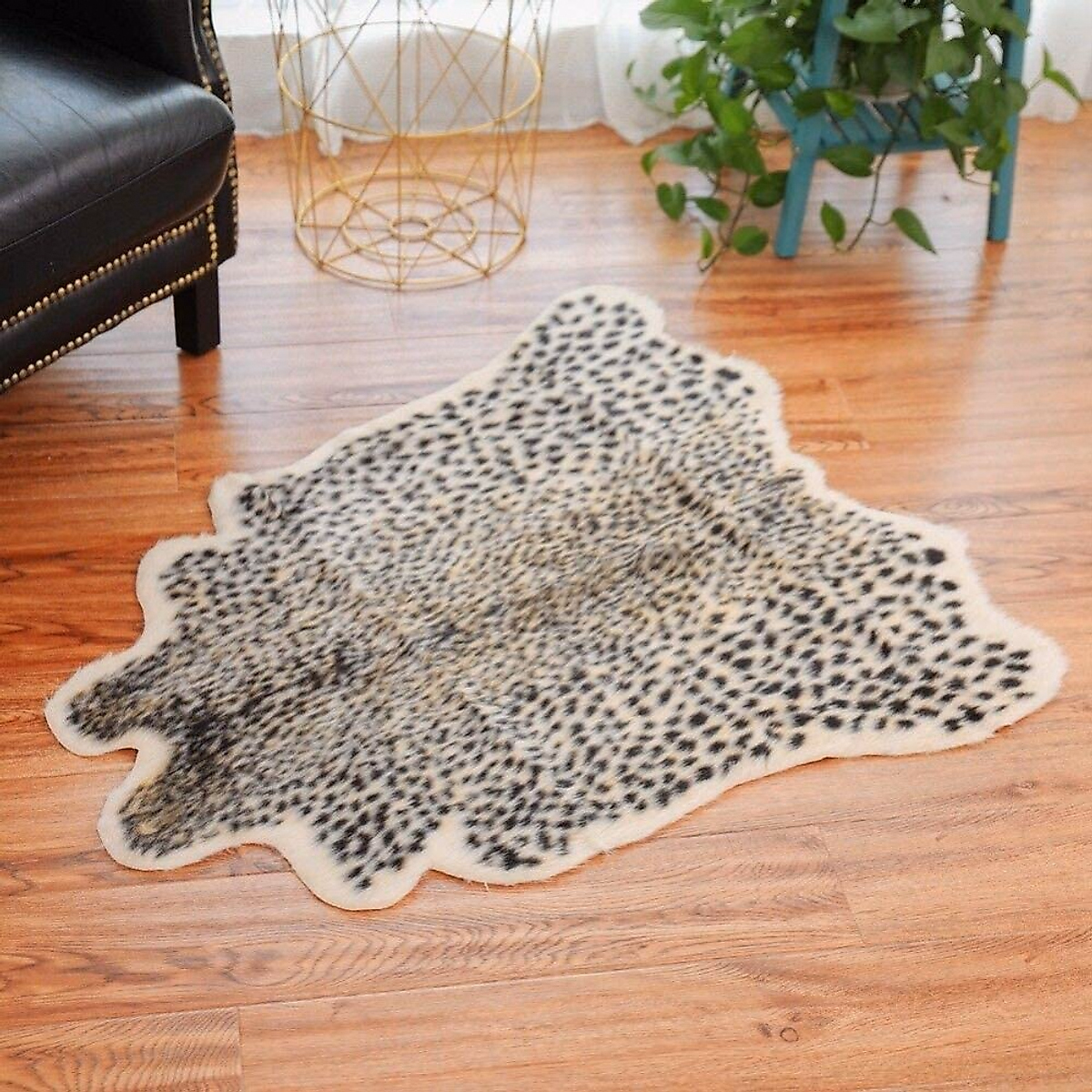Leopard Print Area Rug - Faux Fur Non-Slip Cheetah Rug Small Accent Distressed Animal Print Hide Rugs Floor Carpet for Door Mat Entryway Bedrooms Laundry Room Decor (3.3x2.95Ft, Leopard)