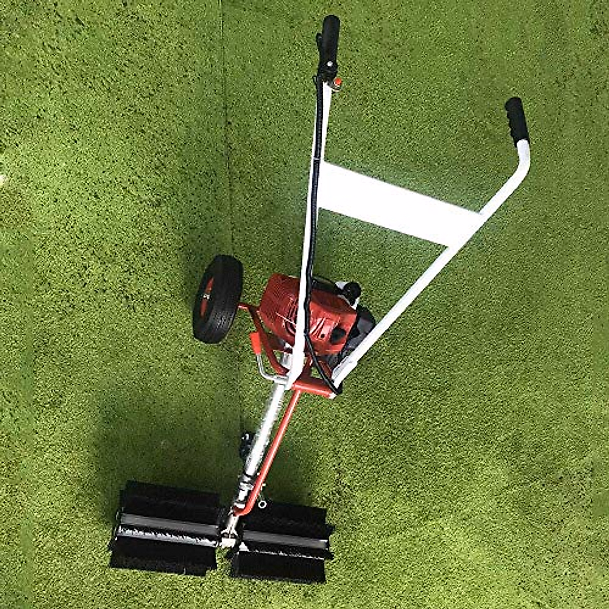 43CC Portable Artificial Grass Brush Power Broom Sweeper,1.7HP Handheld Turf Lawn Sweeper 2-Stroke Petrol Walk Behind Driveway Cleaning,Gas Engine Power Broom Sweeper Driveway