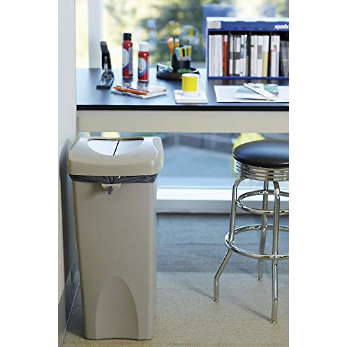 Rubbermaid Commercial Products Untouchable Trash/Recycling Swing Lid, Beige, Compatible with 23-Gallon Untouchable Containers