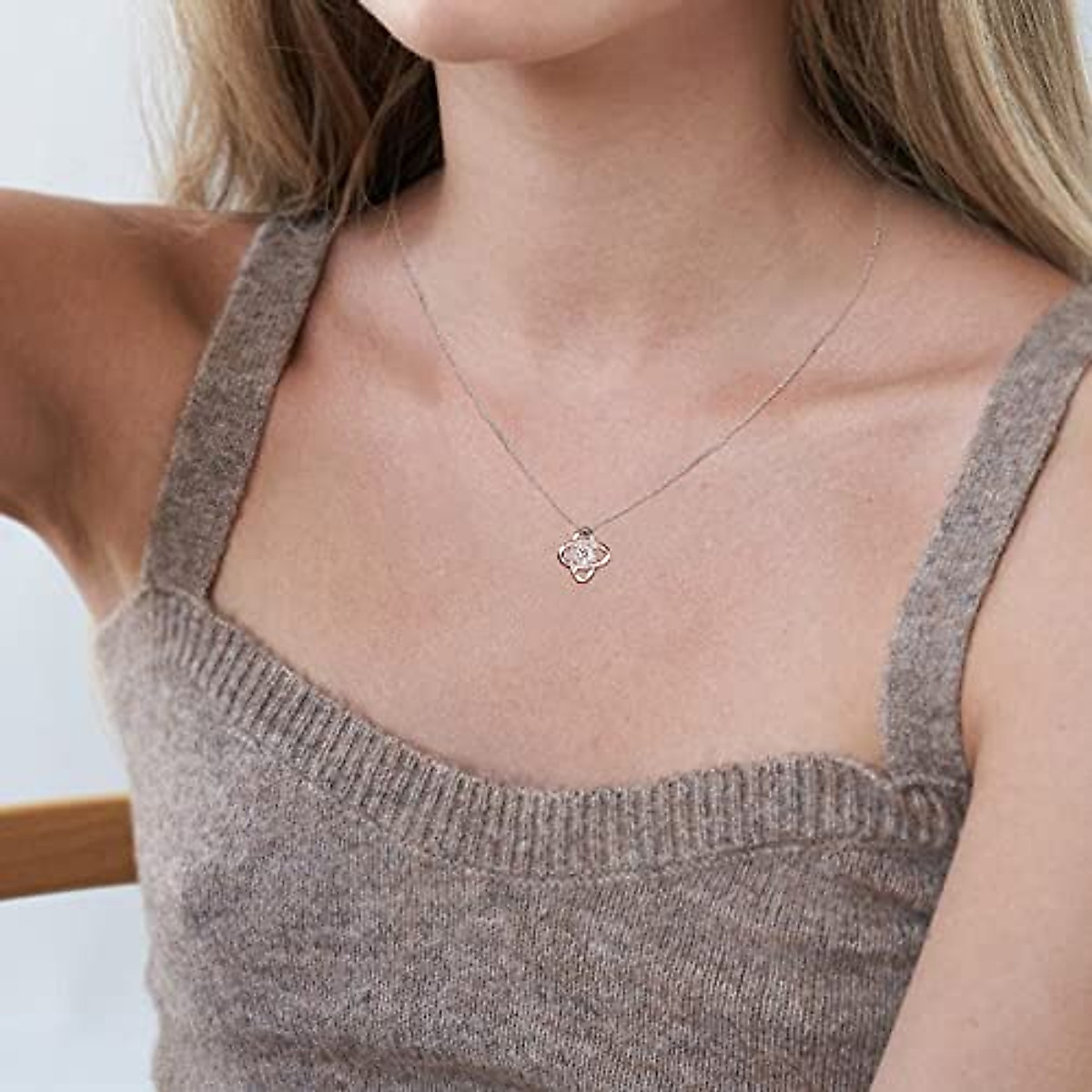 Famdecor Unbiological Sister Necklace Bonus Sister Necklace Sister in Law Necklace Sterling Silver Rhinestone Knot Necklace for Sister Birthday Gifts from Sister Christmas Gifts