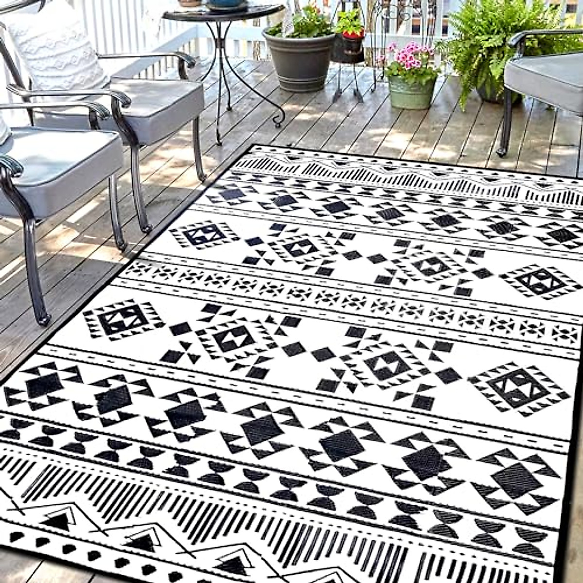 DiiKoo Outdoor Rug Mat for Patio, 6x9ft Waterproof Reversible Plastic Straw Rugs, Camping Carpet Area Mats for RV, Porch, Deck, Backyard, Balcony, Camper, Picnic, Beach, Trailer, Black & White