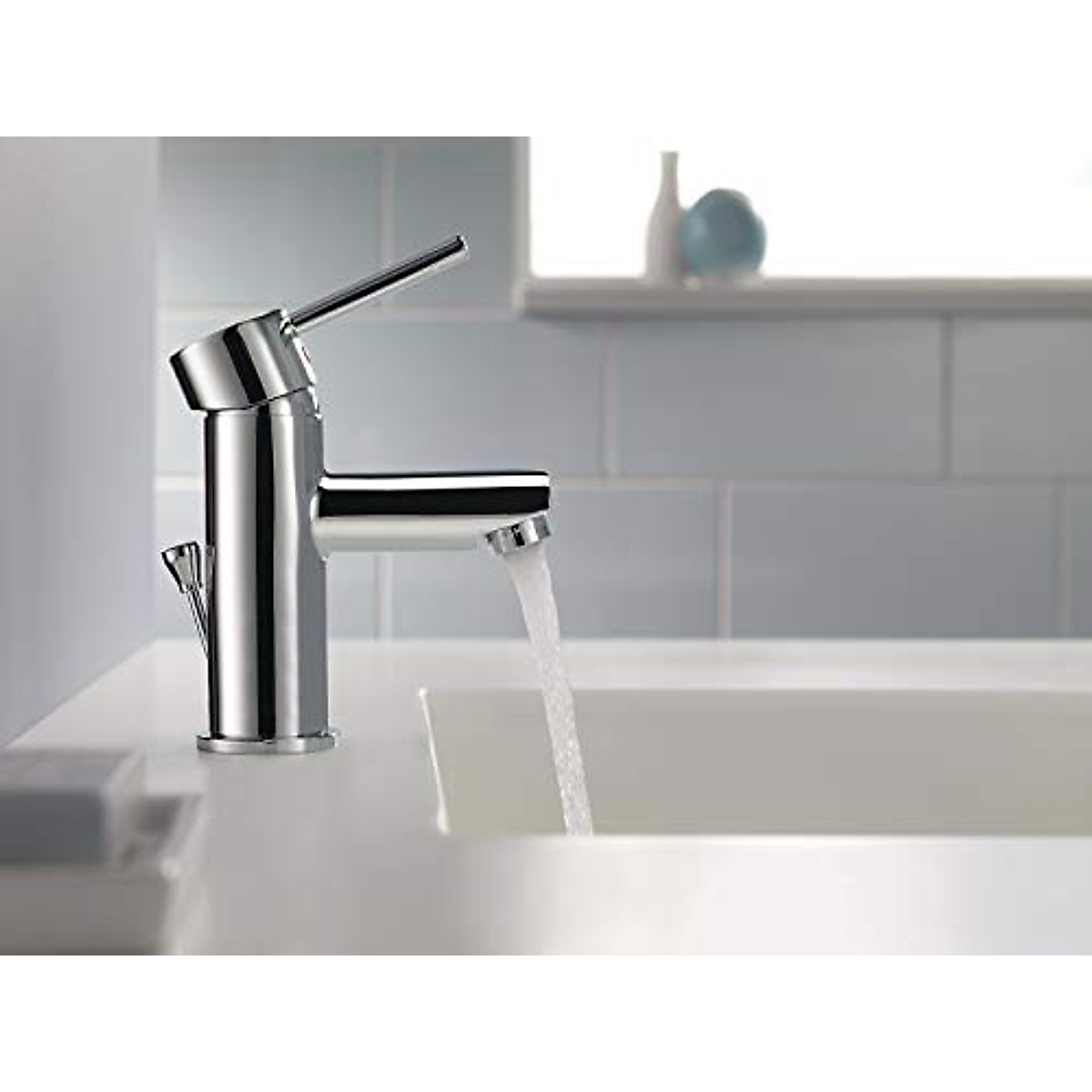 Delta Faucet Modern Single Hole Bathroom Faucet, Single Handle Bathroom Faucet Chrome, Bathroom Sink Faucet, Drain Assembly, Chrome 559LF-PP 7.25 x 6.00 x 6.25 inches