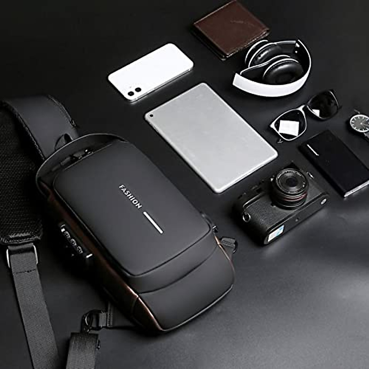 Wenini USB Charging Sport Sling Anti-Theft Shoulder Bag,one Shoulder Satchel Water-Repellent and Drop-Resistant Material, Black