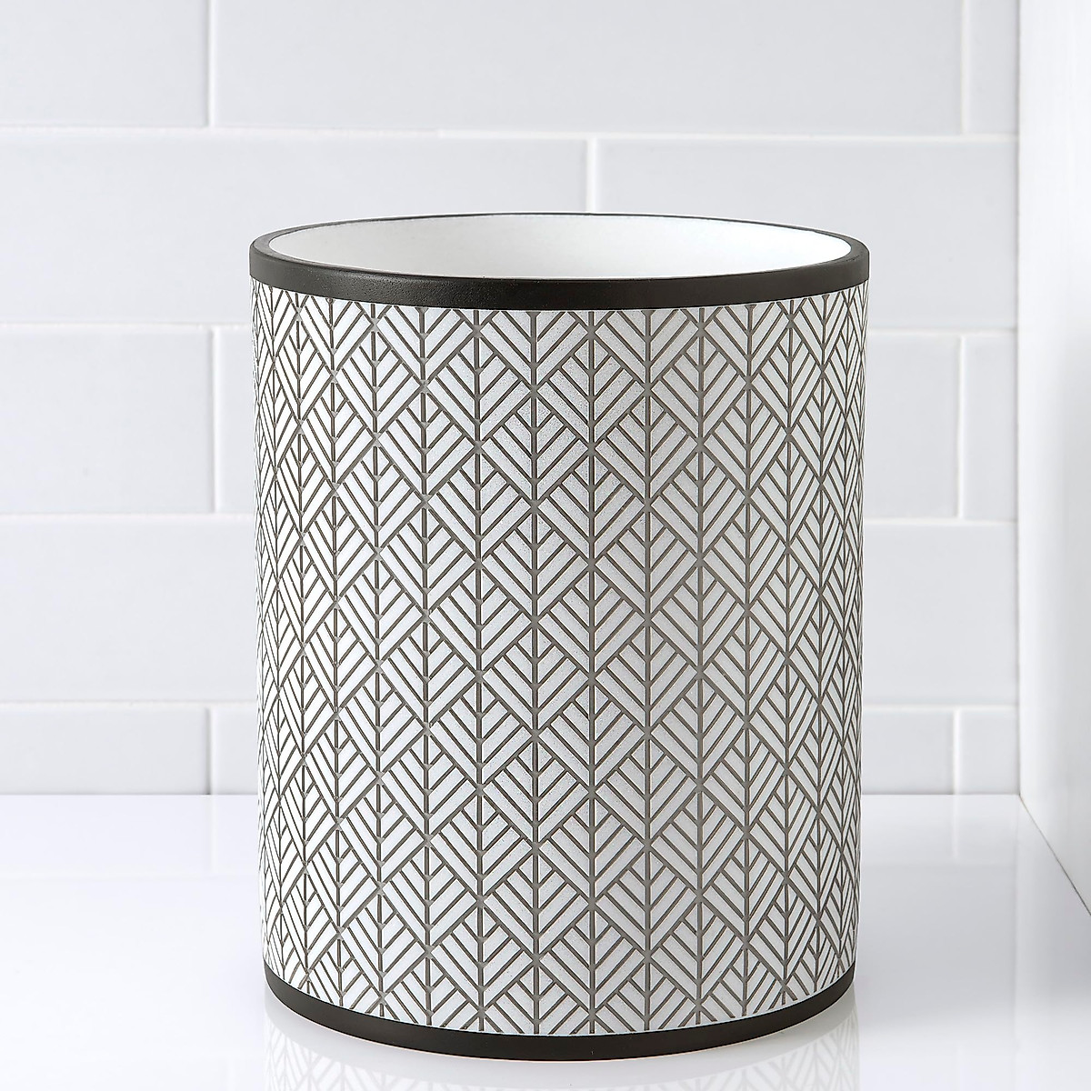 Allure Home Creation Shelby Resin Grey Multicolored Wastebasket Trash Can, Compact Size, 1.74 Gallons