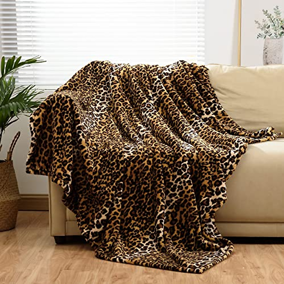 Bnuitland Leopard Print Fleece Flannel Throw (50x40inch) with Storage Pouch, 300 GSM Double Sided Lightweight for Bed Sofa Travel, Super Soft Fuzzy Fluffy Cheetah Print Blanket for Babys and Kids