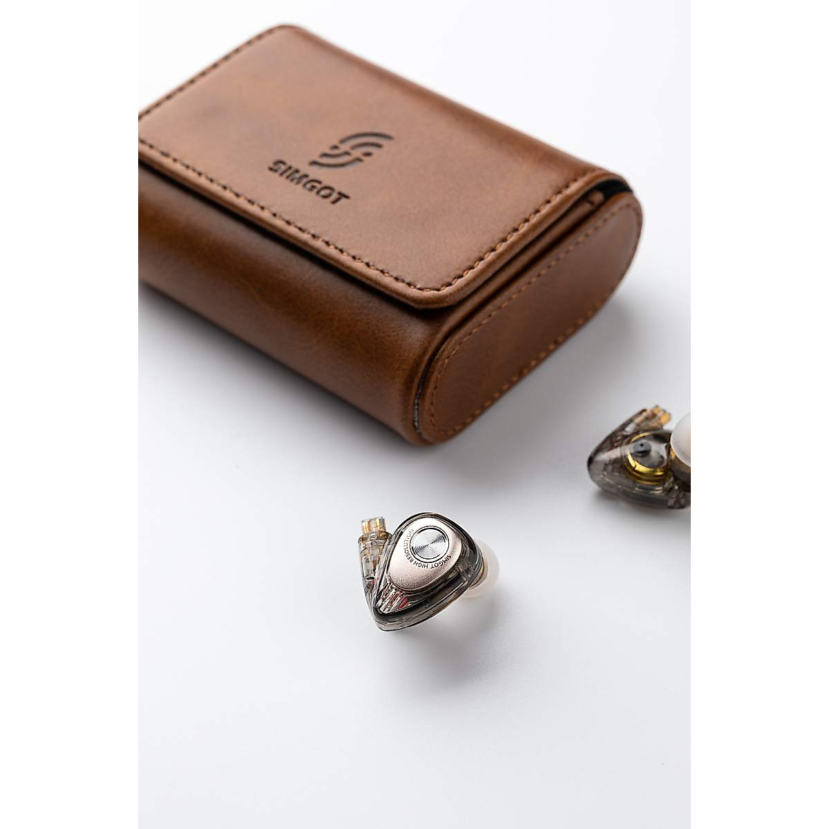 SIMGOT EM2 Hi-Res in Ear Monitor Headphones, Hybrid Balanced Armature Dynamic Driver IEM Earphones for Musician, Church, HiFi Wired Earbuds with Detachable Cable (Clear)