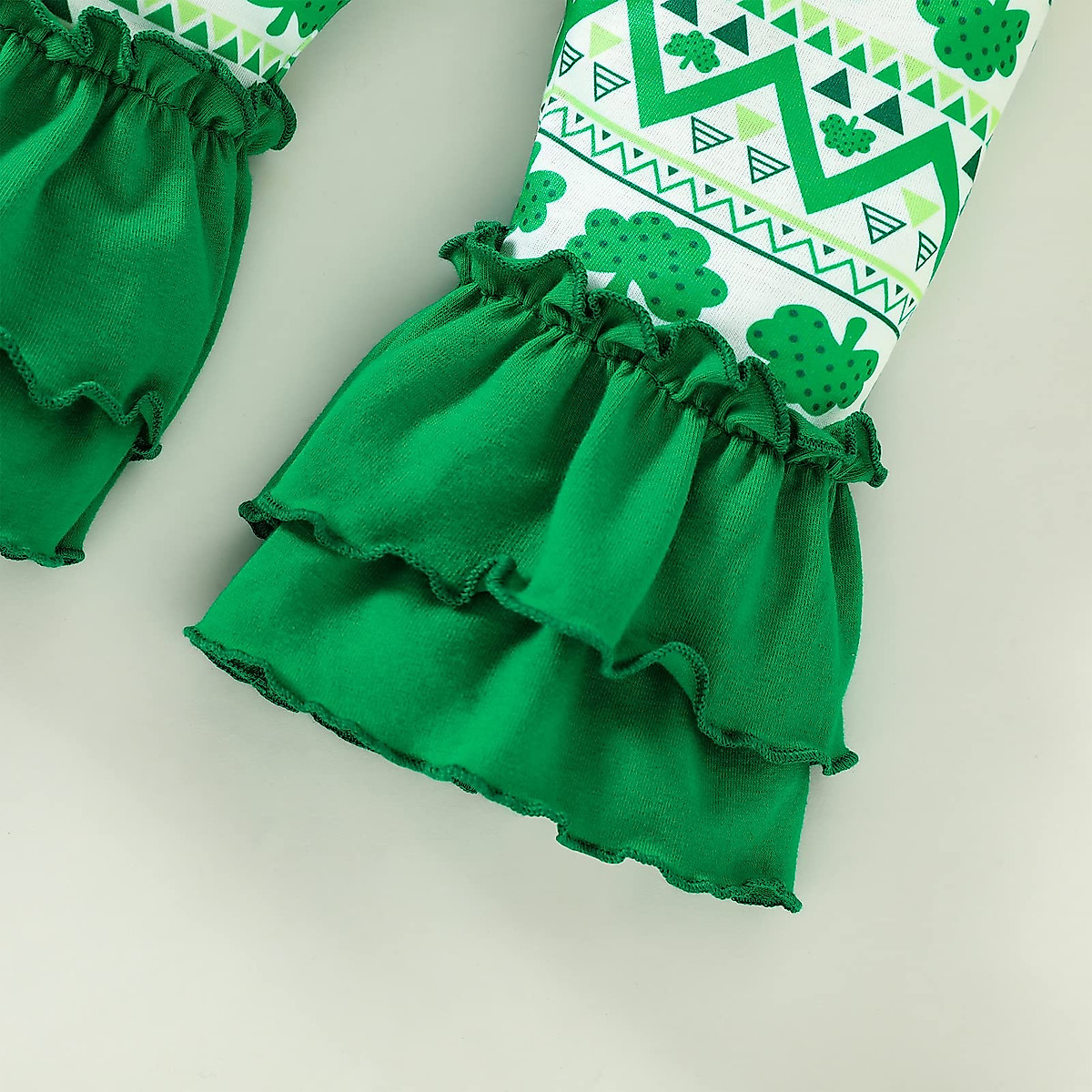 GRNSHTS Baby Girl My First St.Patrick's Day Clothes Long Sleeve Ruffle Romper Bell-Bottomed Pants Headband 3Pcs Clover Print Outfits（Green-C,0-3M