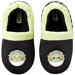 Disney Boys' Star Wars Slippers - Mandalorian Baby Yoda Fuzzy Slippers, Non-Skid Sole (Little/Big Boys), Size 4-5, Baby Yoda