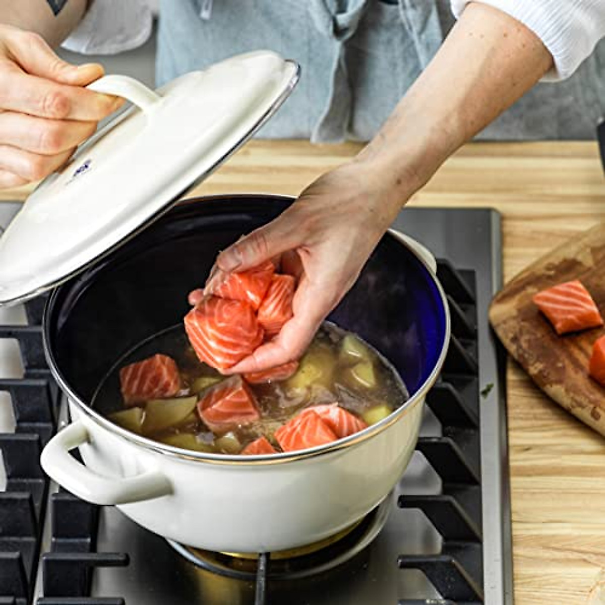 BK Indigo Dutch Heritage Round German Enamelled Casserole with Lid with PFAS-Free Ceramic Non-Stick Coating, 26 cm/5.2 Litre, Induction, Dishwasher Safe, Oven Safe, Cream