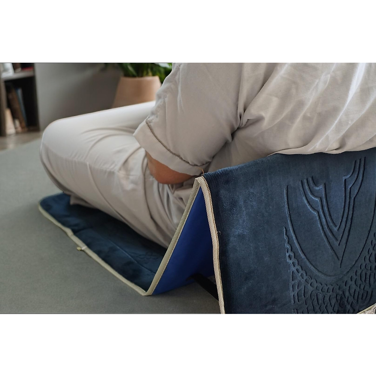Tawakul Foldable Prayer Mat with Backrest - Thick & Padded Extra Comfort & Tote Bag for Easy Travel - Perfect for Jumah, Ramadan, Hajj, Umrah Gift for Family & Friends (Navy Blue)