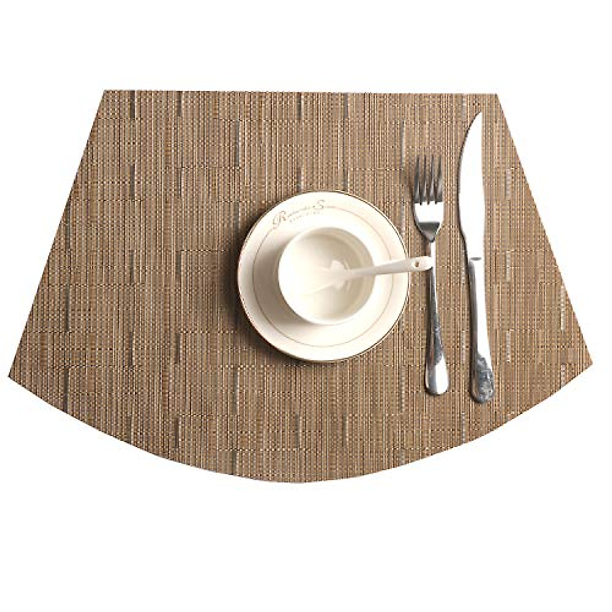 SHACOS Round Table Placemats Set of 4 Wedge Placemats Heat Resistant Round Table Mats Wipe Clean (4, Tan)