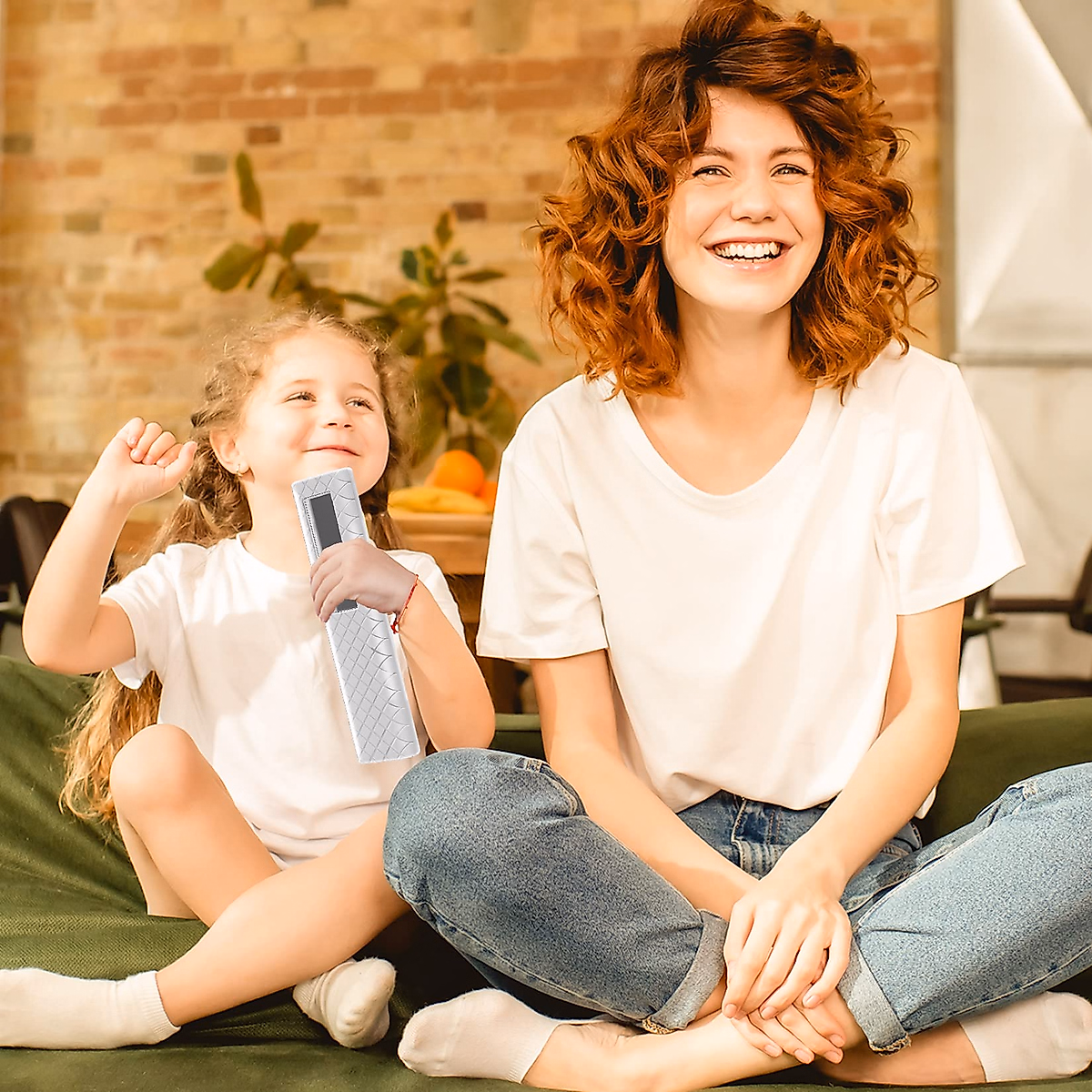 Case Compatible with Samsung Smart TV Remote Control 2021/2022, Remote Cover for Samsung Solar Cell Remote BN59-01357 BN59-01385 BN59-01265A Universal Silicone Skin Sleeve Glow in The Dark White