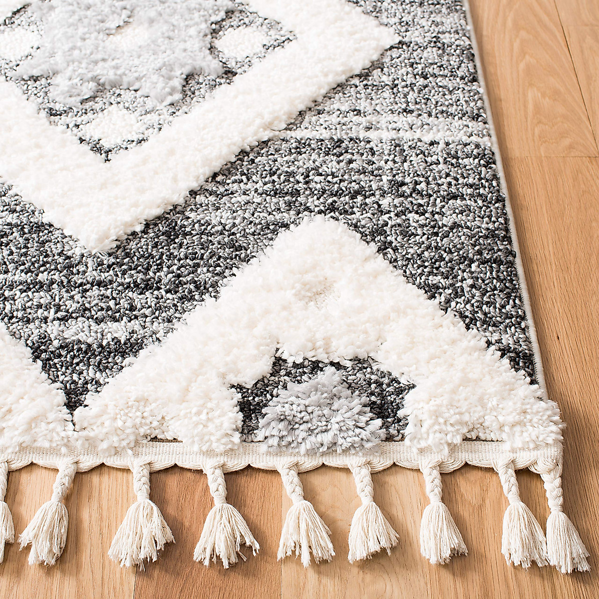 SAFAVIEH Moroccan Tassel Shag Collection Accent Rug - 3' x 5', Grey & Ivory, Boho Design, Non-Shedding & Easy Care, 2-inch Thick Ideal for High Traffic Areas in Foyer, Living Room, Bedroom (MTS664G)