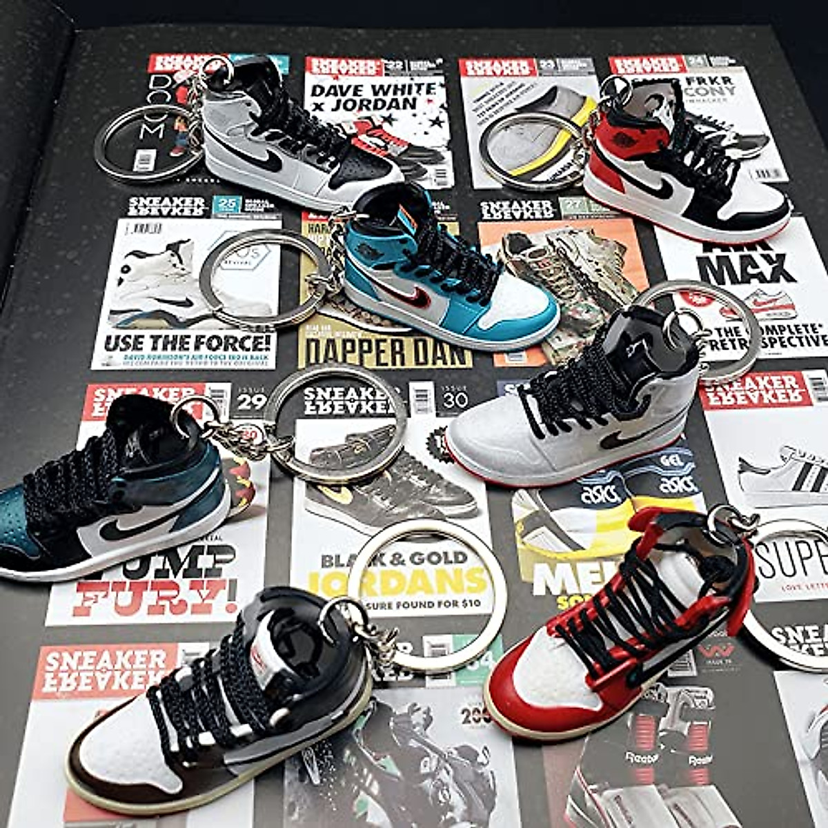 Mini Sneaker Keychain, Unisex Sports Shoe Key Chain, Cool Keychain for Gifts (5)