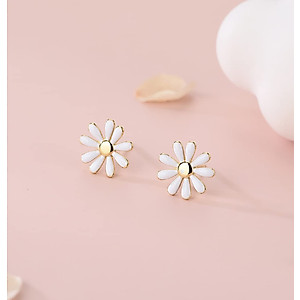 Reffeer Solid 925 Sterling Silver Daisy Flower Stud Earrings Spring for Women Teen Girls Daisy Stud Earrings Flower (B-18K Gold)