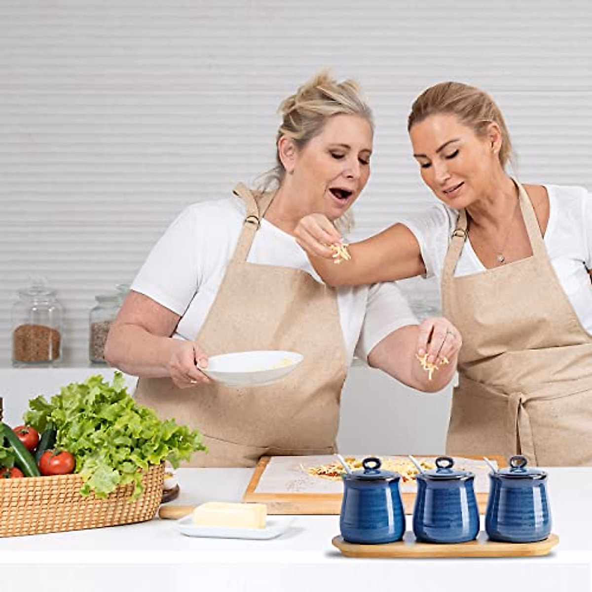 Hasense Porcelain Condiment Jar,10oz Spice Container with Lid Spoon and Bamboo tray,Small Salt Sugar Pepper Seasoning Pots Box Set of 3,Ceramic Condiment Container for Home kitchen Counter（Blue）