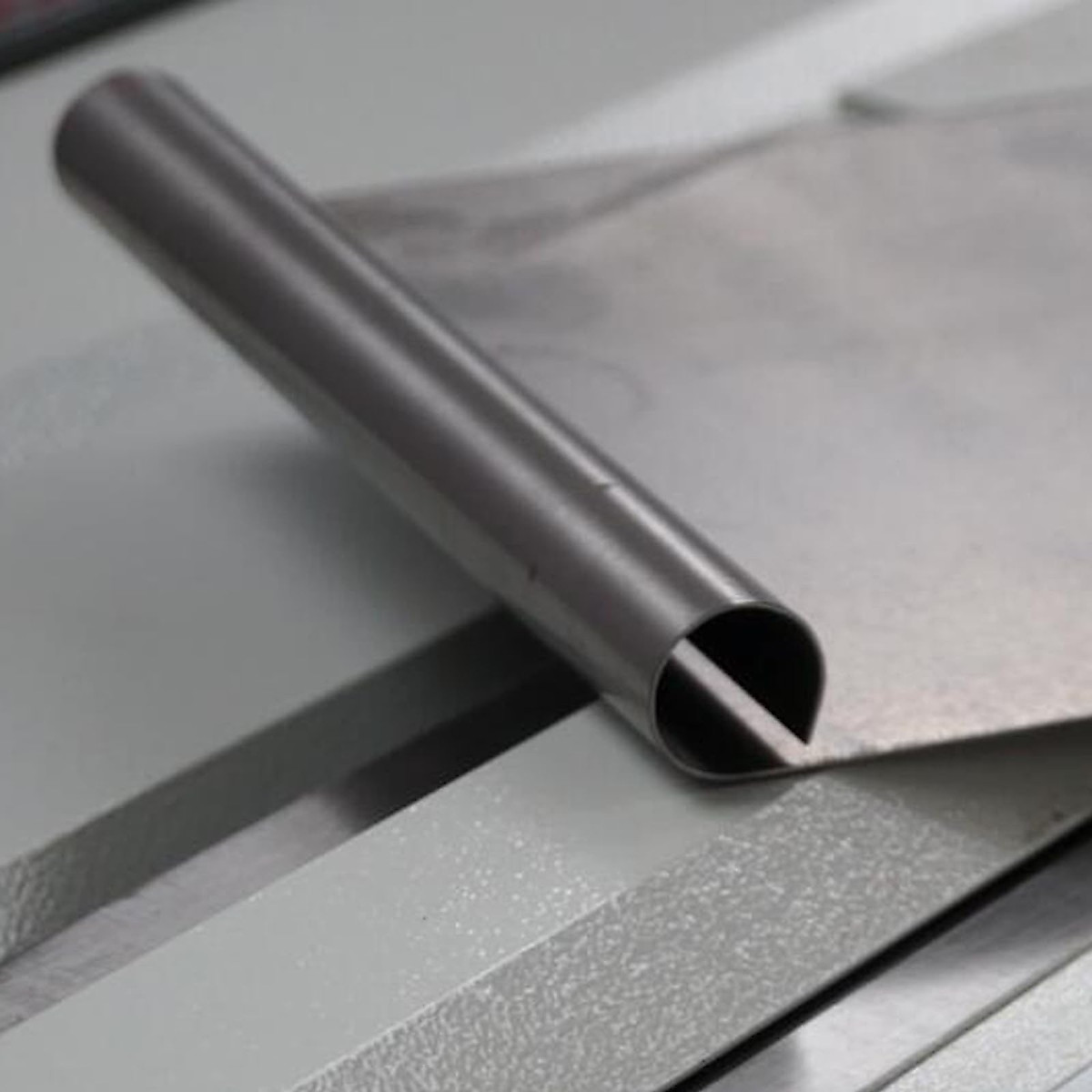 Kaka Industrial EB-4816B Magnetic Sheet Metal Brake, 48 inches Magnetic clamping Pan and Box Bending Brake,16-Gauge Mild Steel Capacity 220V-60HZ-1PH