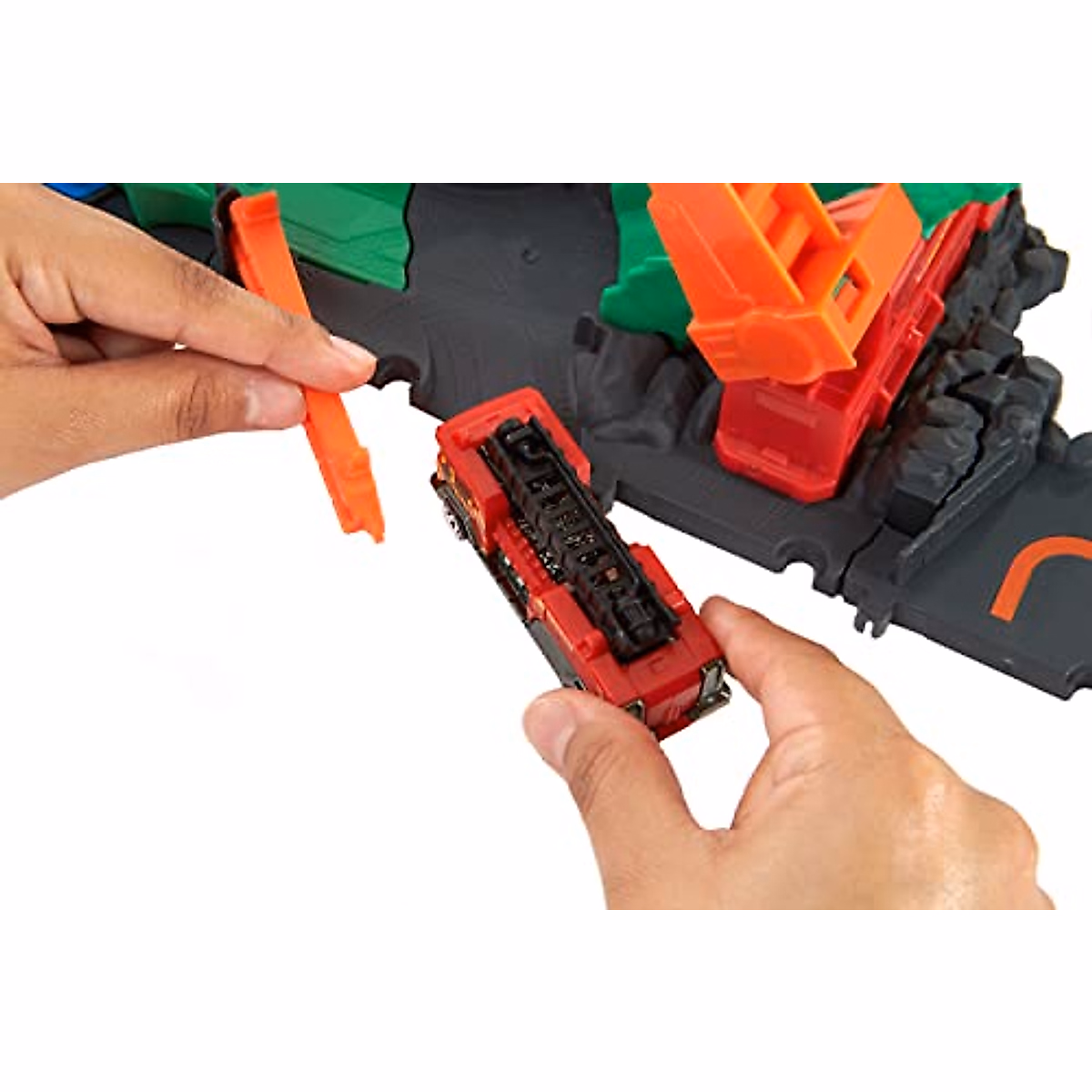 HOT WHEELS Track Set with 1:64 Scale Toy Firetruck, City Fire Station with Dragon Nemesis and Track Play, Dragon Drive Firefight