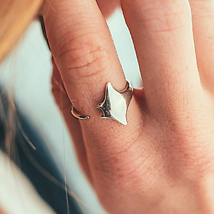 Cape Clasp Manta Ray Ring