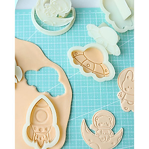 KALAIEN Space Cake Mold Cookie Cutter Rocket Mold Fondant Stamper Set, Biscuit Cake Baking Mold for Party Supplies Small Set of 4