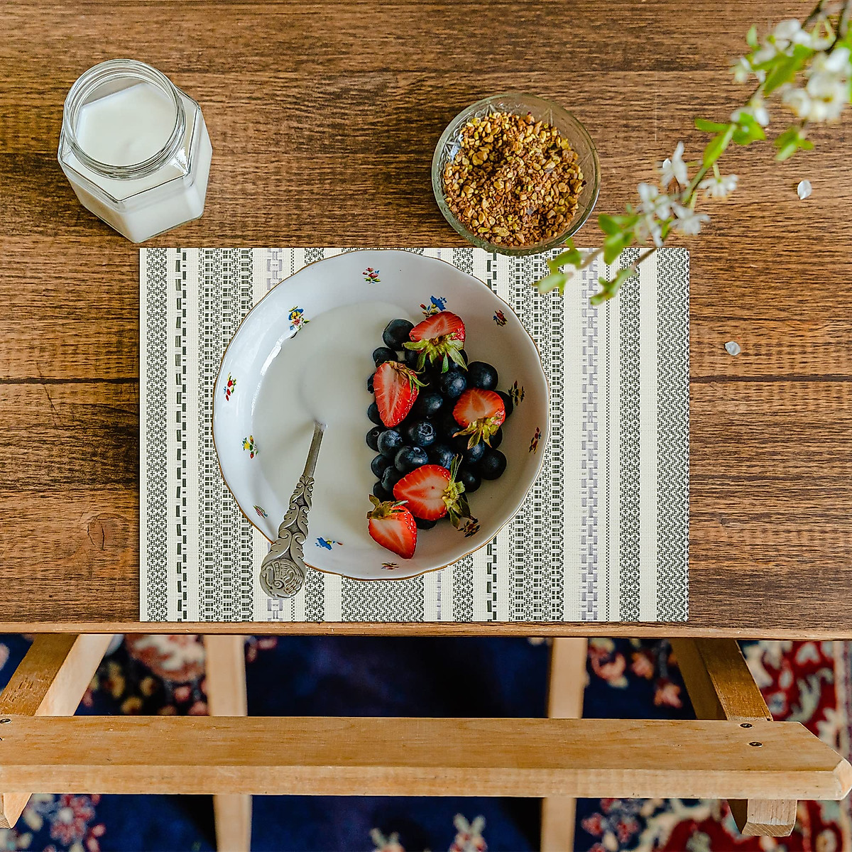 HeloHo Green Placemats Set of 4,Vinyl Table Place Mats Heat Stain Resistant Foldable Placemats Washable Wipeable Placemat for Kitchen Dining Table Decoration Indoor Outdoor