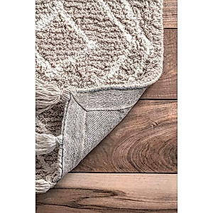 nuLOOM Layla Moroccan Diamond Tassel Wool Area Rug, 7' 6" x 9' 6", Tan