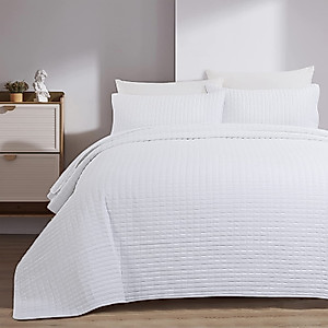 HOMBYS Oversized King Seersucker Bedspread 120”x128”, White Summer Quilt Set,Lightweight Bedding Cover with Shams for All Season, Microfiber Modern Style Bedspread & Coverlet Sets (1 Quilt, 2 Shams)