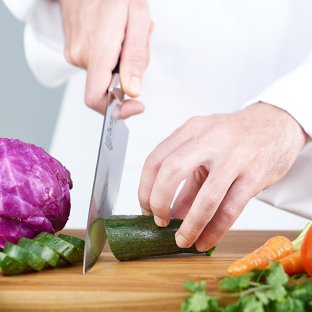 Okami Knives CHEF KNIFE 8" Japanese Damascus Stainless Steel, High Carbon Sharp Kitchen Cutlery, Light & Ergonomic Gyuto