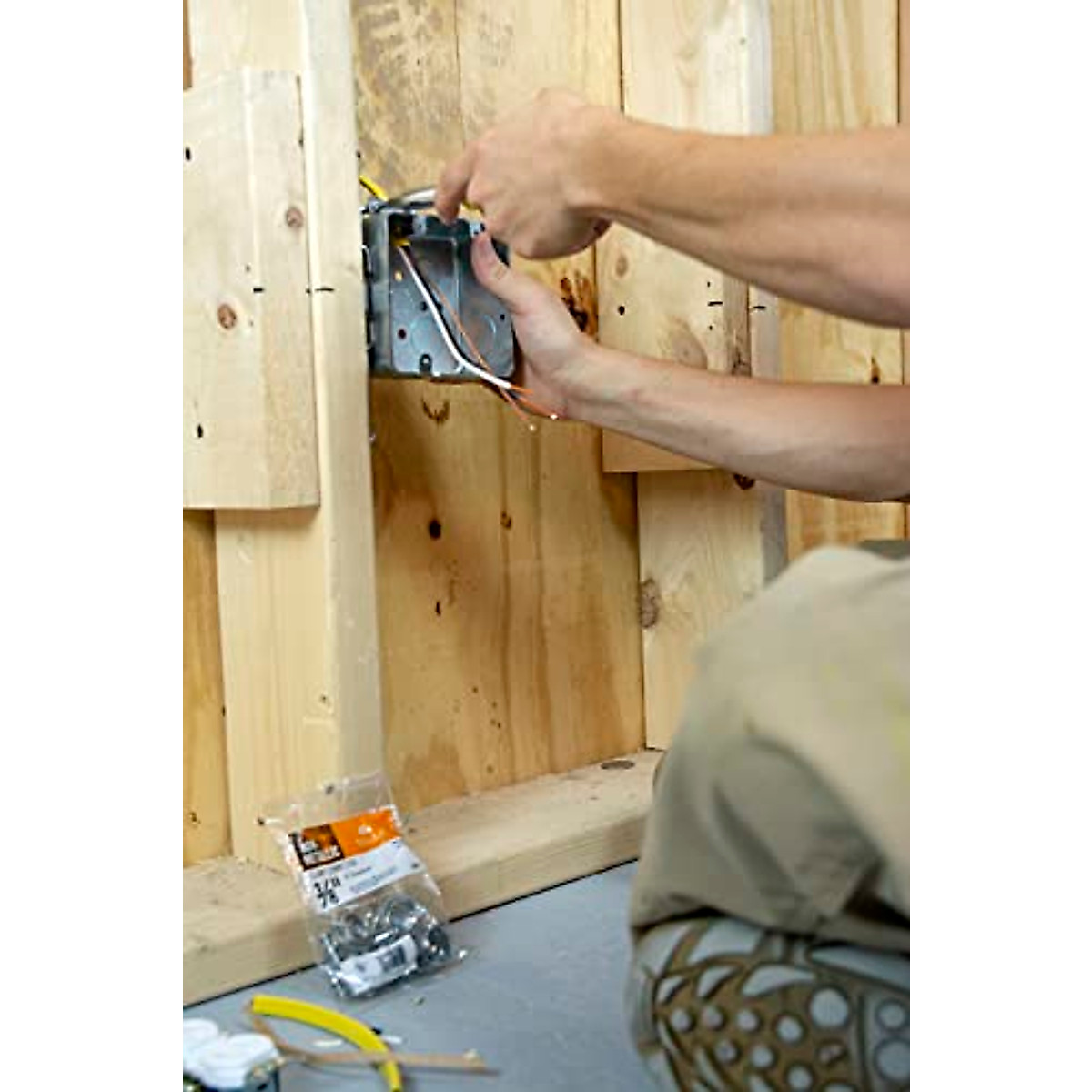 Halex – 3/8 Inch Non Metallic Twin Screw Clamp Connectors – 05103B – 100 Per Pack