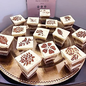 mwellewm 300 Packs Dessert Cups with Spoons, 5 OZ Mini Clear Plastic Dessert Parfait Cup for Party, Square Dessert Shot Glasse Round Goblet Small Reusable Fruit Ice Cream Pudding Appetizer Cup Bowls