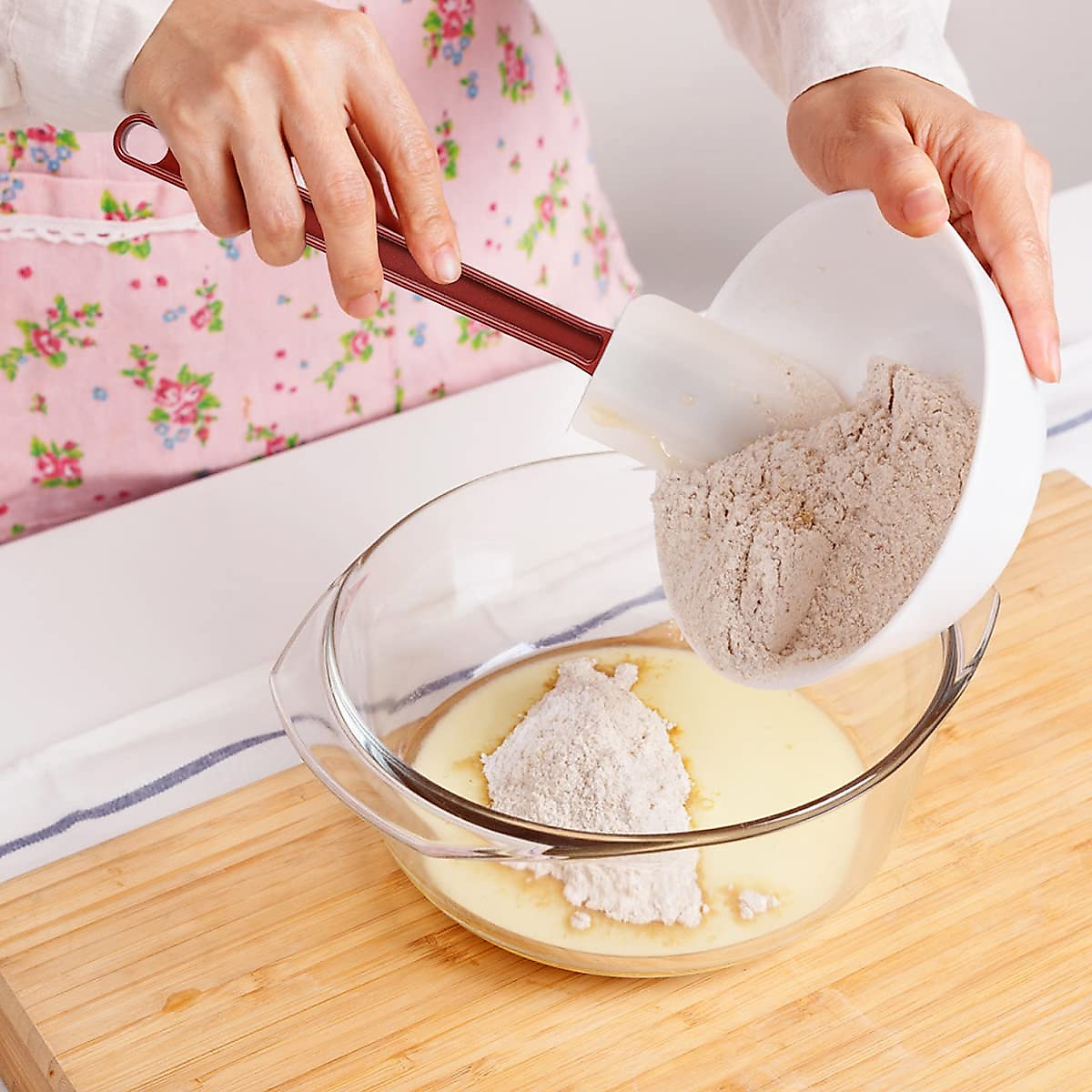 Flexible Rubber Spatulas, Silicone Spatula Set, Soft Rubber Spatula Scraper 9.5 Inches, Commercial Spatula, Silicone Scraper Spatula, Silicone Rubber Spatula Set Resistant to 500℉ (2 Scrapers 9.5")