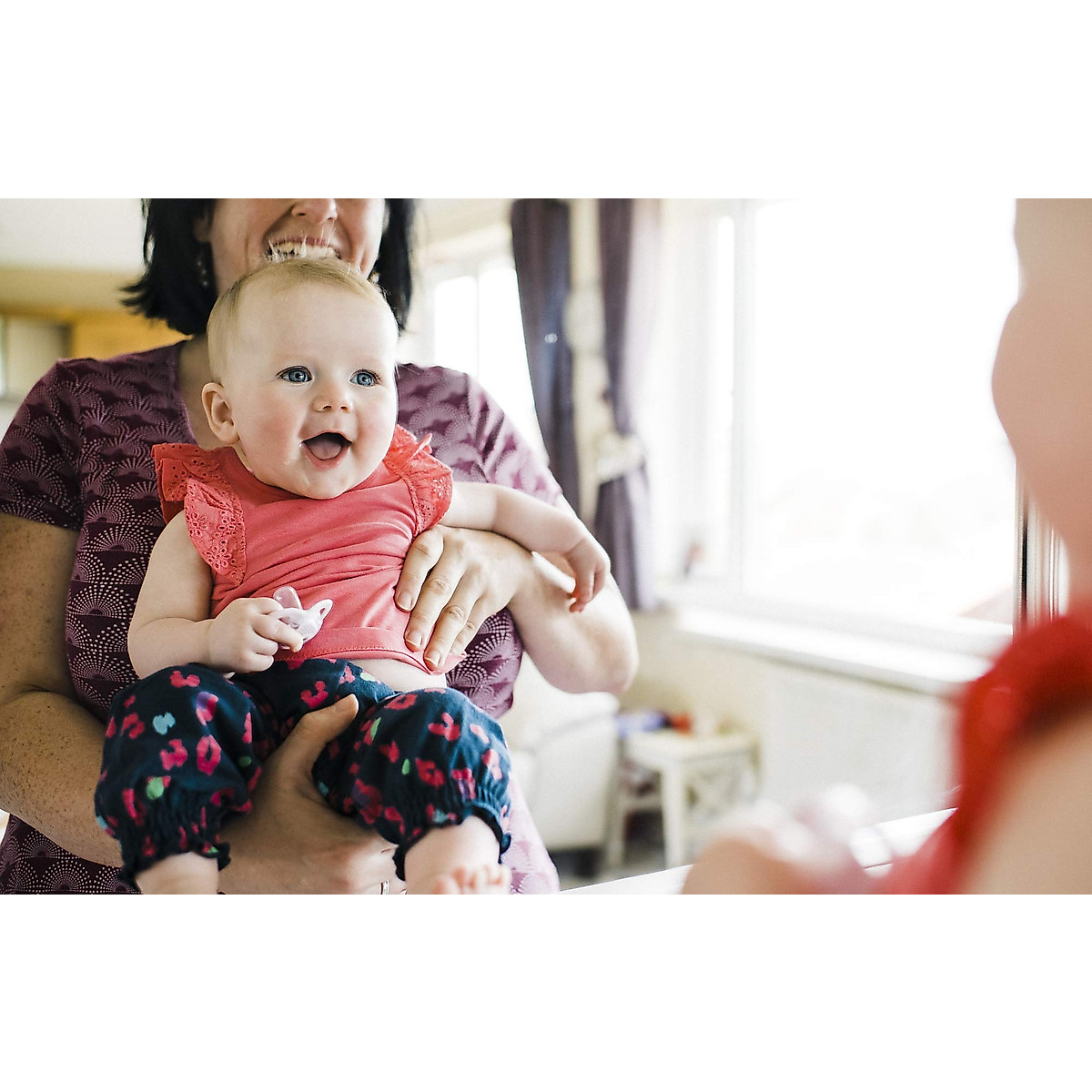 Tommee Tippee Moda Pacifiers, Symmetrical Design, BPA-Free Silicone Binkies, 6-18m, 4-Count