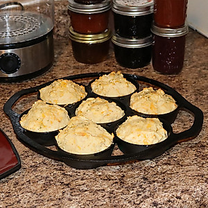 Sunnydaze Cast Iron Drop Biscuit Pan, Pre-Seasoned, 11-Inches, 7-Mold