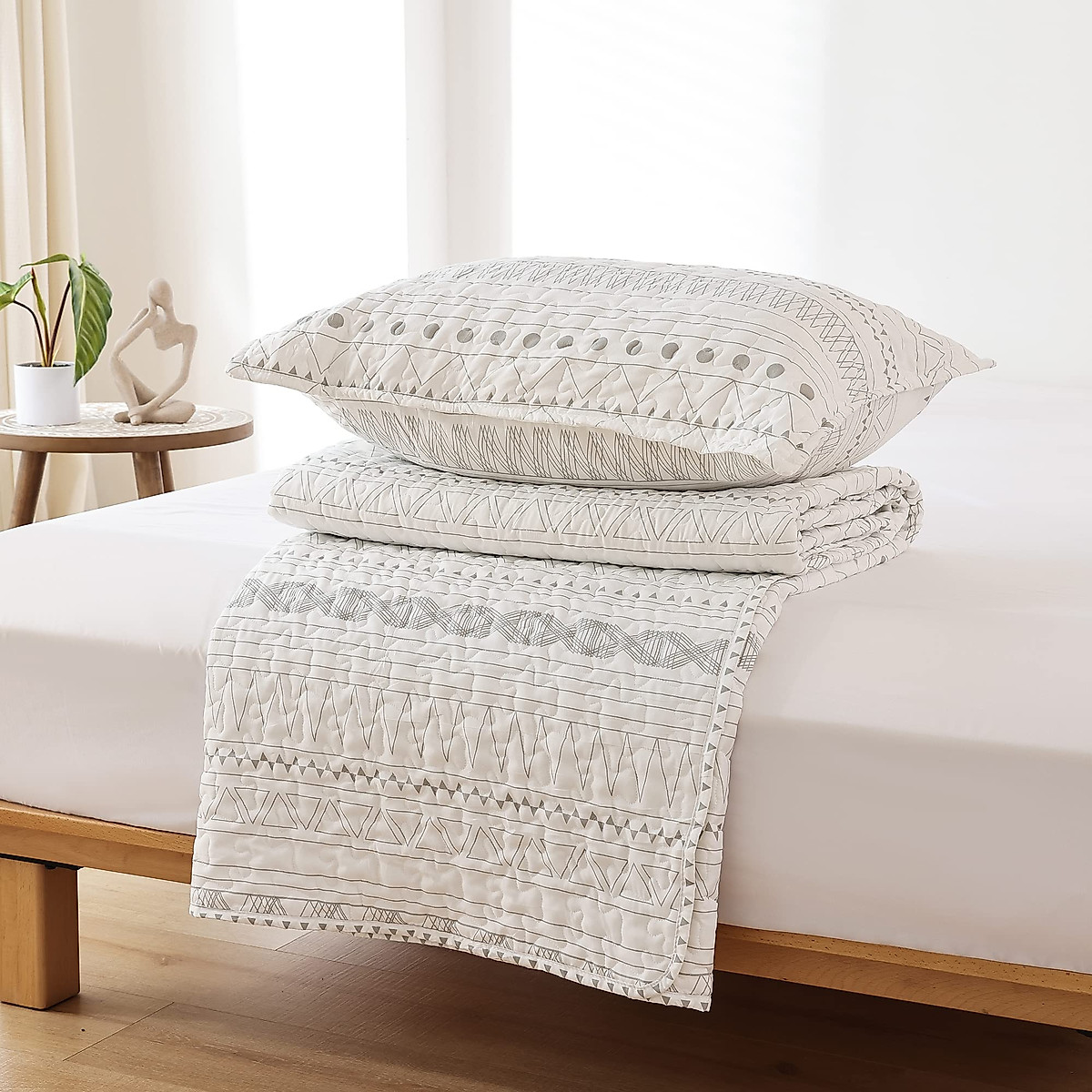 JANZAA Quilt Bedding Set Boho for All Season, 3 PCS Bedspreads Queen Size with Grey Geometry Pattern On White (Two Pillow Cases)