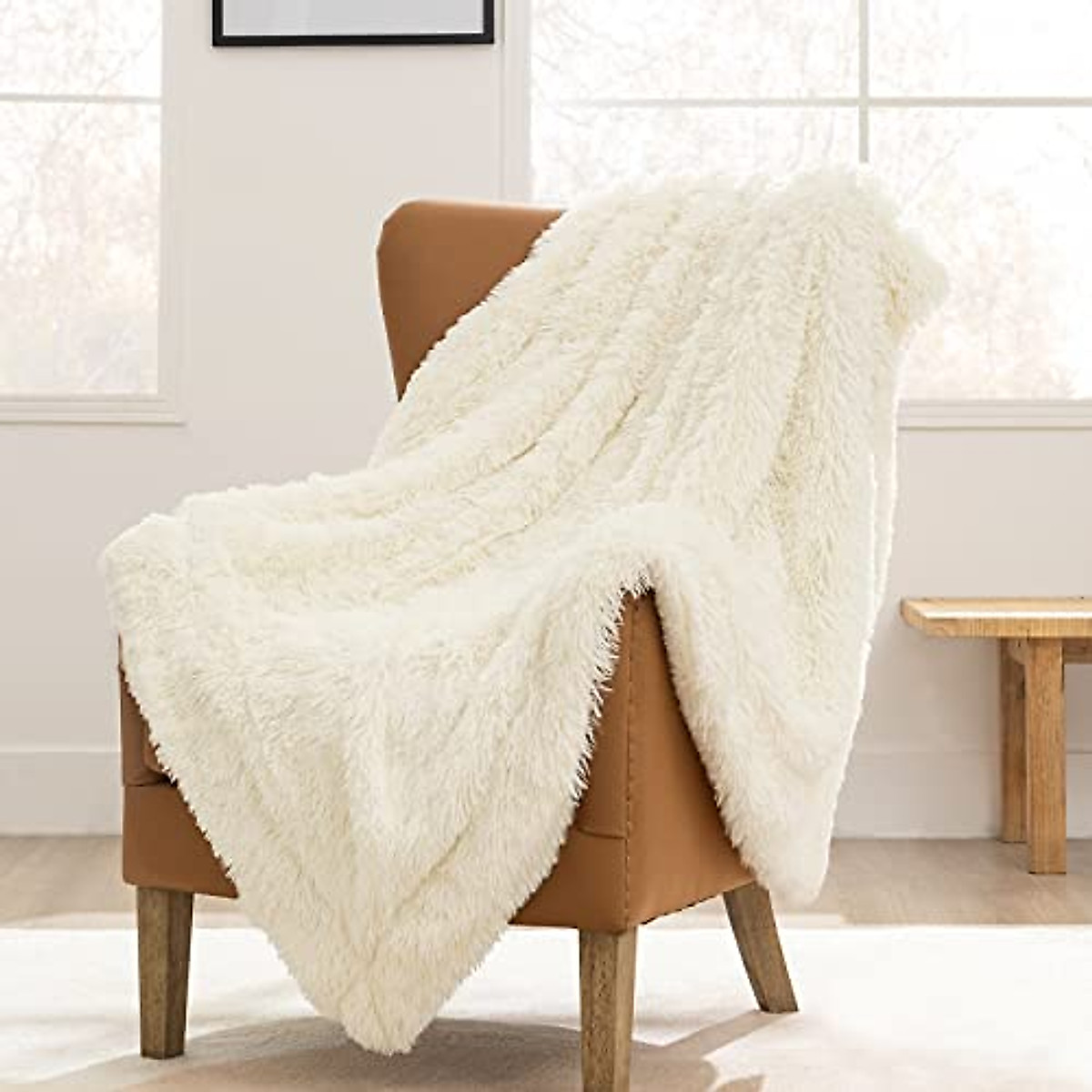 Dreamcountry Soft Faux Fur Throw Blanket 50x60 Inches Cozy Sherpa Fleece Blanket Comfy Shaggy Fuzzy Blanket Fluffy Throw Blankets for Couch and Bed Lightweight Decorative Blanket Beige