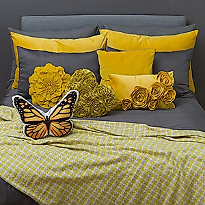 JWH 3D Flower Throw Pillow Cover Aesthetic Decorative Floral Accent Pillow Case Round Cushion Handmade Pillowcase for Couch Living Room Bedroom Bed with Insert 14 Inch Mustard Yellow