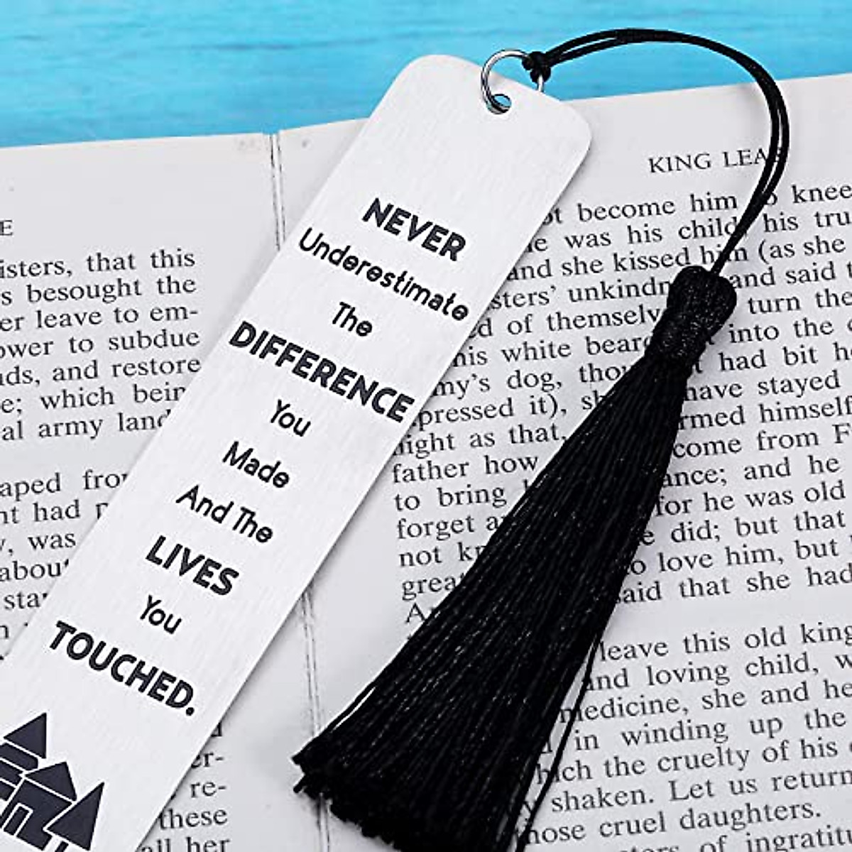 Christmas Gifts for Coworker Thank You Retirement Bookmark Gifts for Women Men Teachers Boss Friends Office Never Underestimate The Difference You Made Inspirational Gift