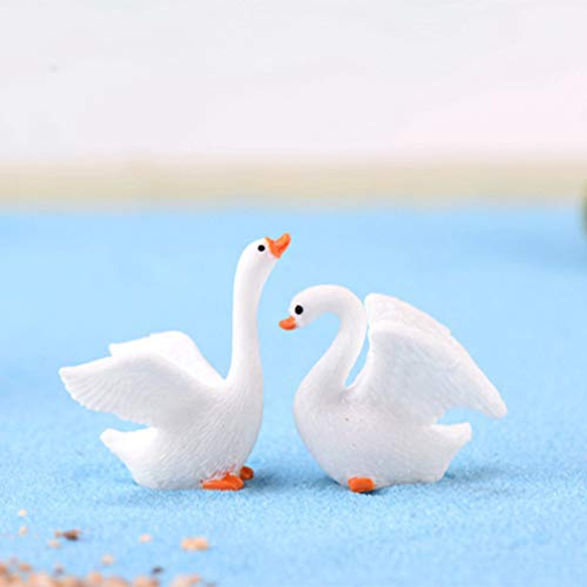 HEALLILY 2pcs Miniature Swan Resin Swan Statue White Swan Figurine Swan Couple Decor Elegant Swan Gift Cake Topper for Fairy Garden Micro Landscape