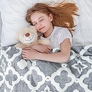 junovo Soft Sherpa Fleece Blanket Fuzzy Throw Blanket, Plush Reversible Bedding Blanket, Warm Lucky Clover Blanket with Cozy Sherpa, Washable Decorative Blanket for Couch Bed Sofa Kids Adults, 60"x80"