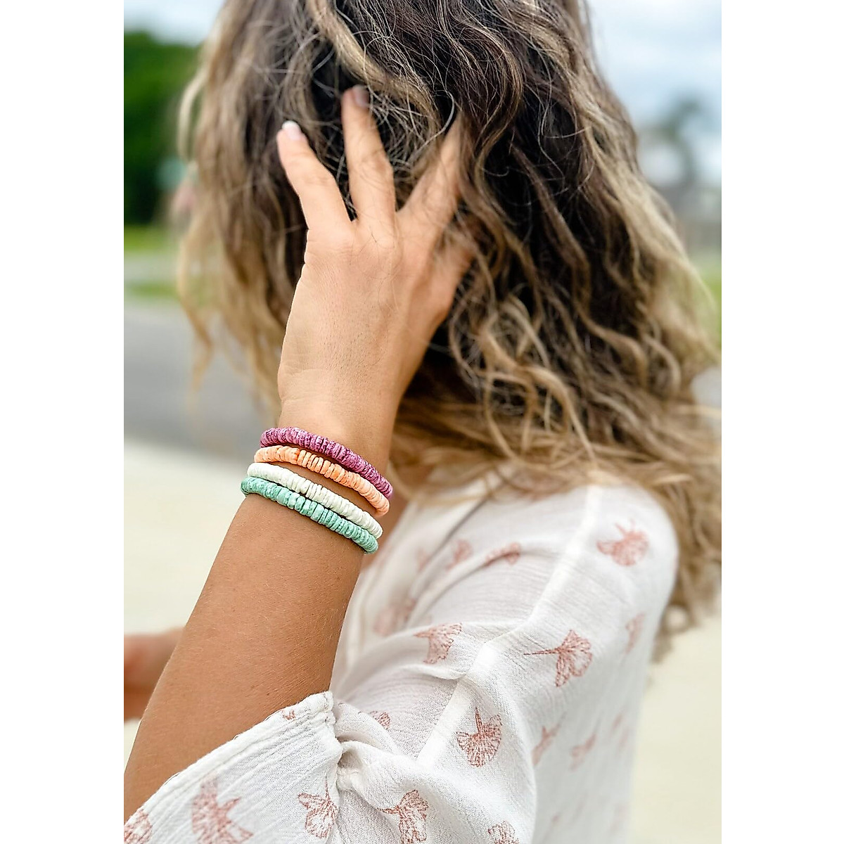 POTESSA Puka Shell Bracelet for Women Summer Natural Seashell Hawaiian Pooka Bracelet Heishi Clam Chips Surfer Jewelry