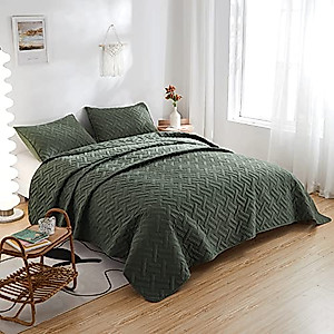 beeweed Quilt Set King Size 3 Pieces, Lightweight Microfiber Basket Pattern Bedspreads for All Season, Olive Green Soft Summer Coverlet Set with Ultrasonic Quilting Technology (1 Quilt,2 Pillow Shams)