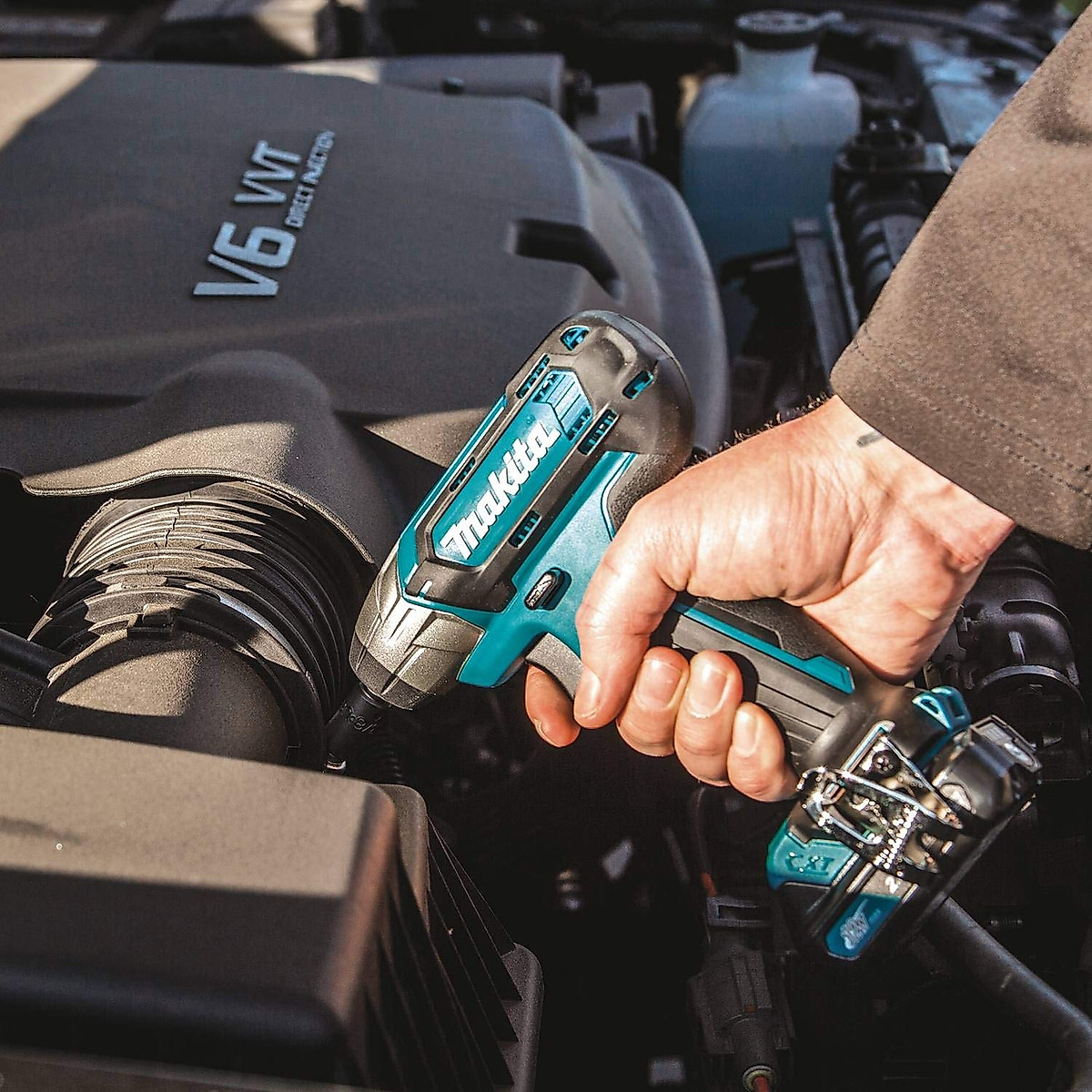 Makita WT04R1 12V max CXT® Lithium-Ion Cordless 1/4" Impact Wrench Kit (2.0Ah)