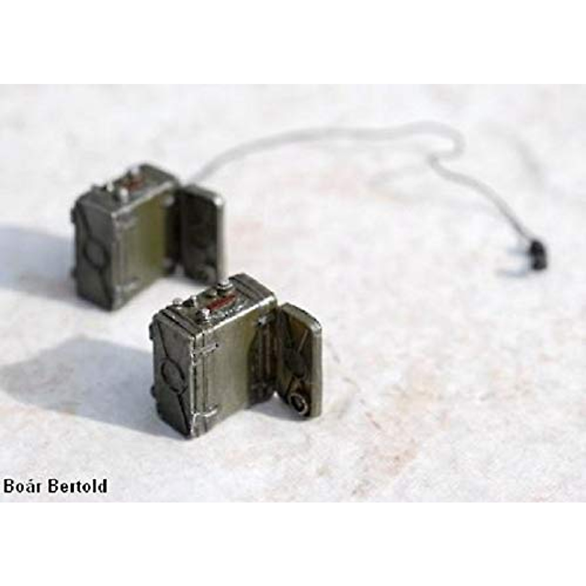 Dnepro Model - Soviet R-105 Field Radio DM3548, 1/35 Scale Model kit