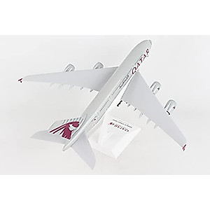 Daron SkyMarks Qatar A380 1/200 w/Gear (SKR1062)