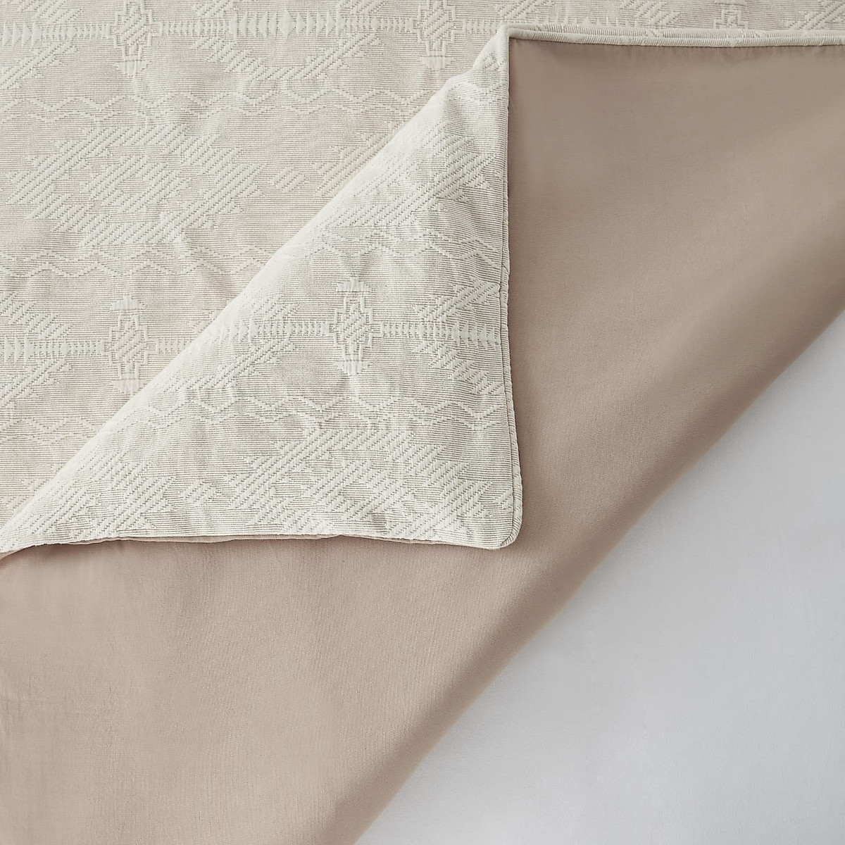 Paseo Road by HiEnd Accents Tempe Matelassé 3 Piece Duvet Cover Set with Pillow Shams, Super King, Aztec Pattern, Textured Modern Rustic Southwestern Luxury Bedding, 1 Comforter Cover, 2 Pillowcases